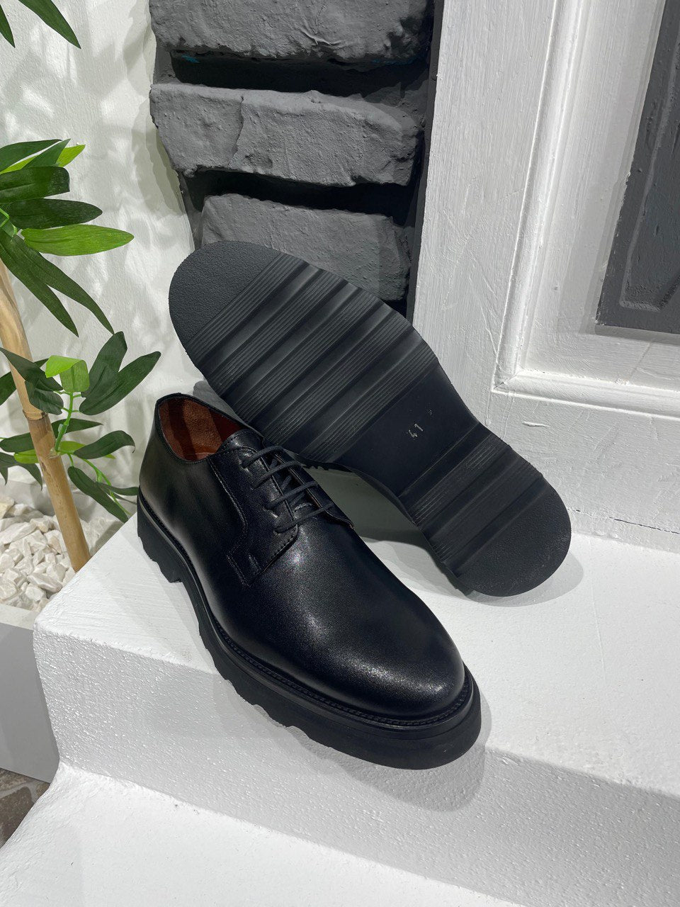 Men's Black Leather Derby Shoes. – HolloMen