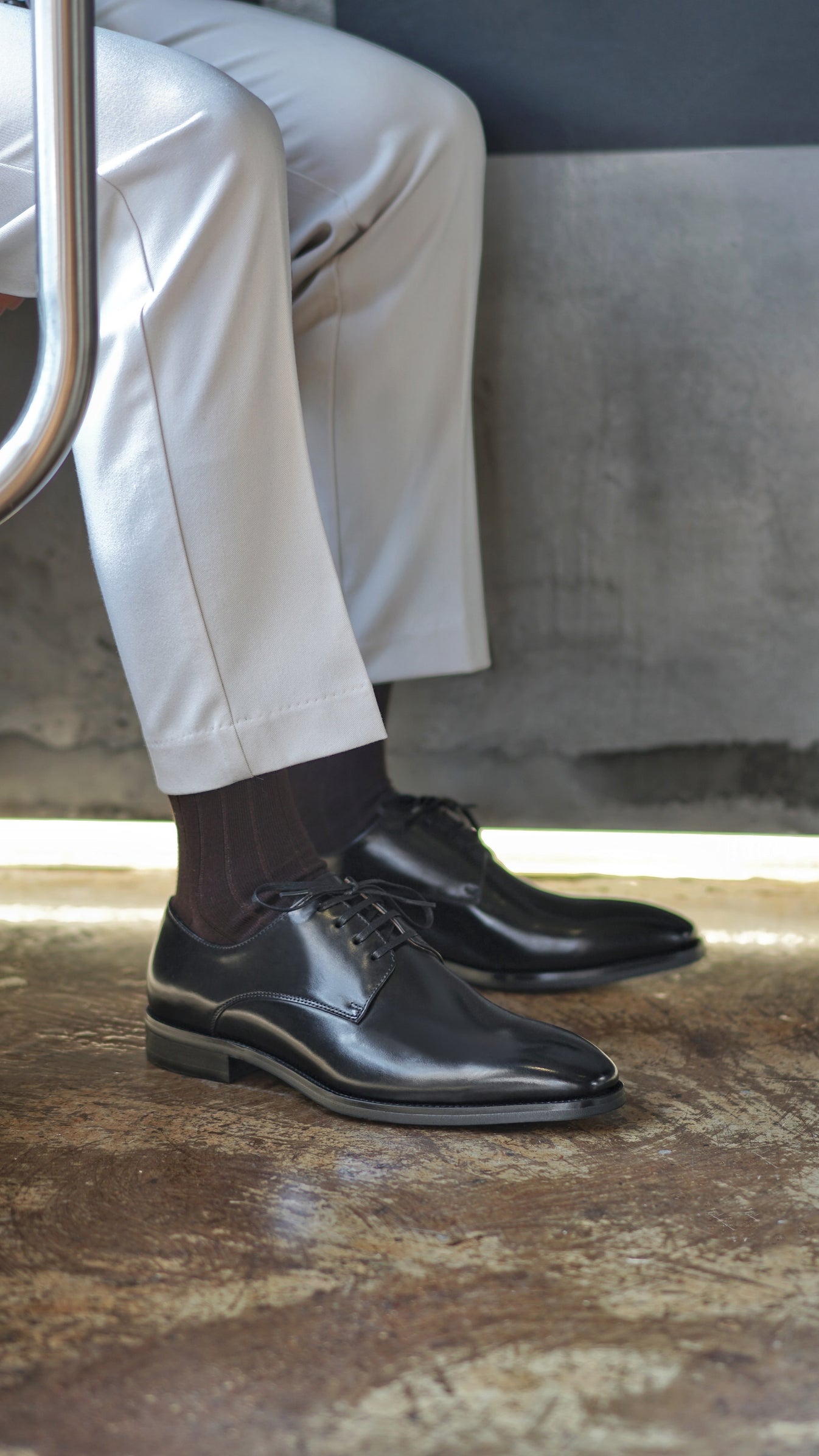 Sleek Black Plain-Toe Derby Shoes – HolloMen