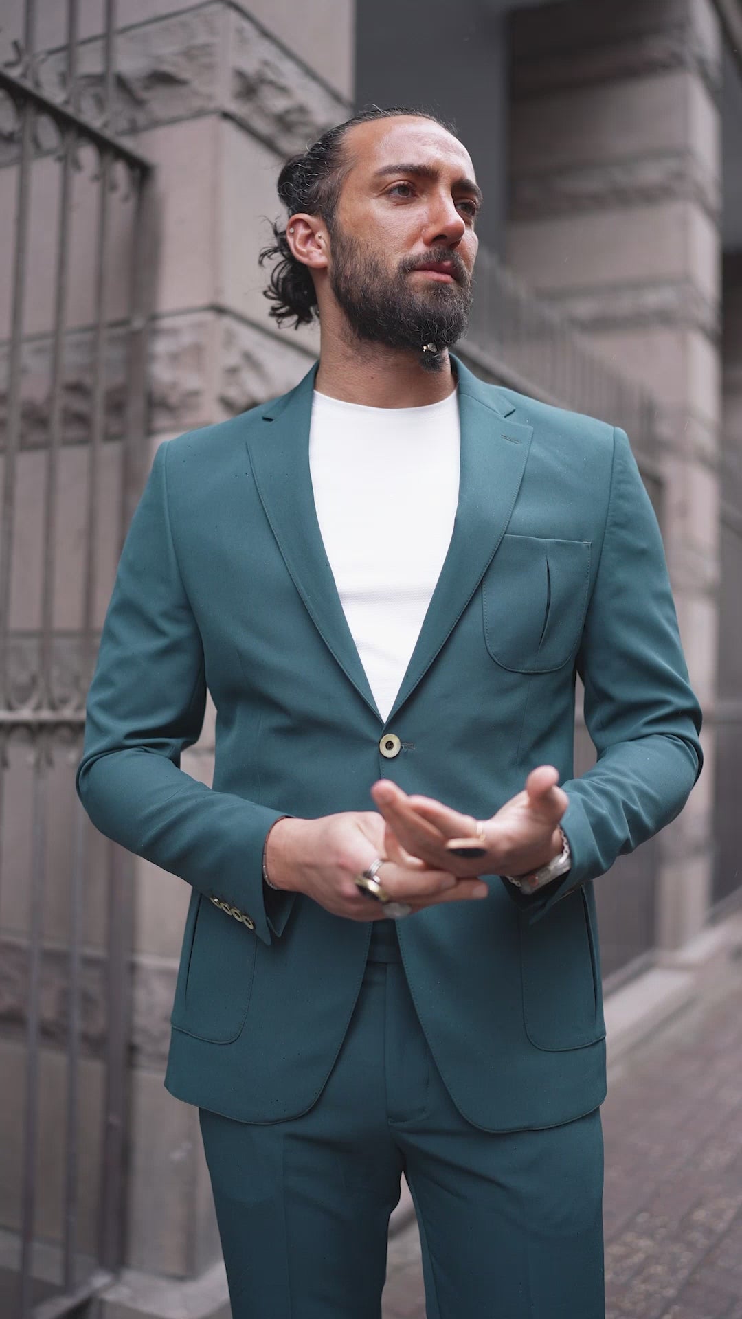 Unmatched Charisma: Stand Out in Emerald Wedding Casual Suit – HolloMen