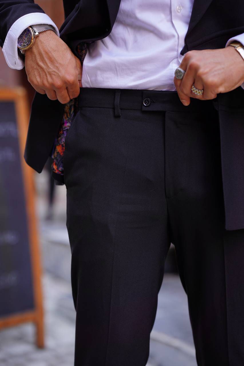 HolloMen's Jet Black Suit - Versatile Formal Wear